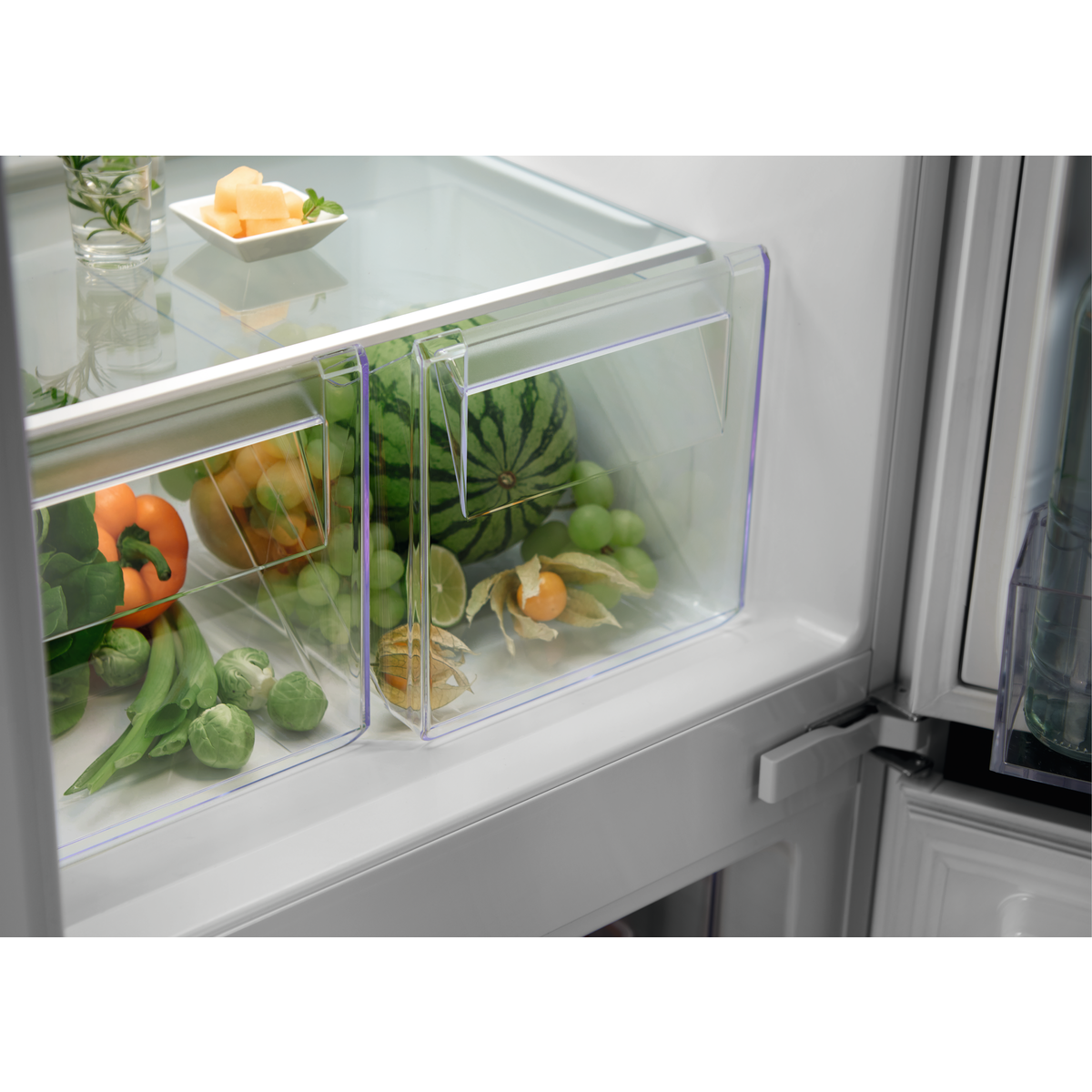 260L 500 Series built-in bottom freezer refrigerator - ENS5LD18R0 ...